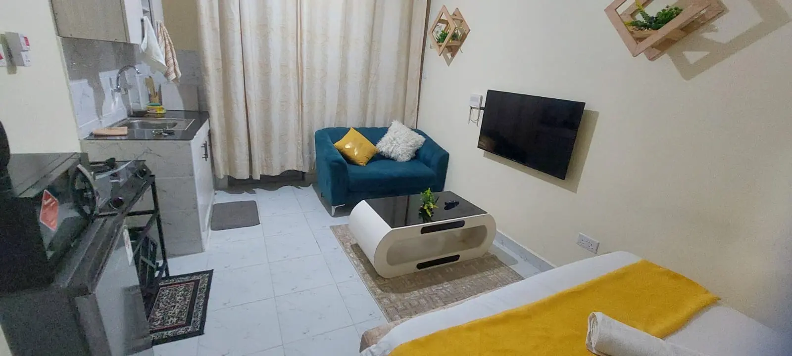 Crest Studio Kamakis - KES 2,000 per day – Bekhan Homes